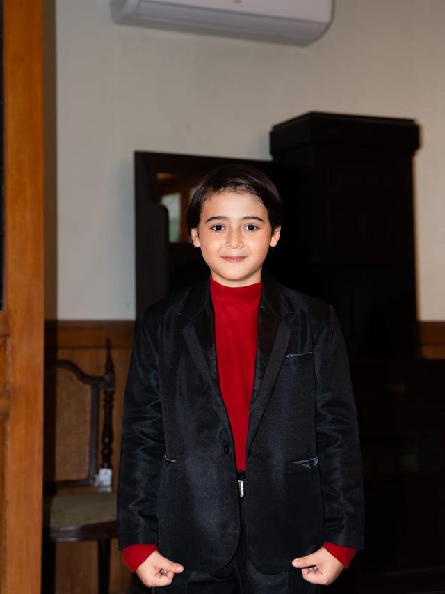 Rayhan Cornellis Sampai Dilumuri Darah demi Peran di Film Bayi Ajaib - ShowBiz Liputan6.com