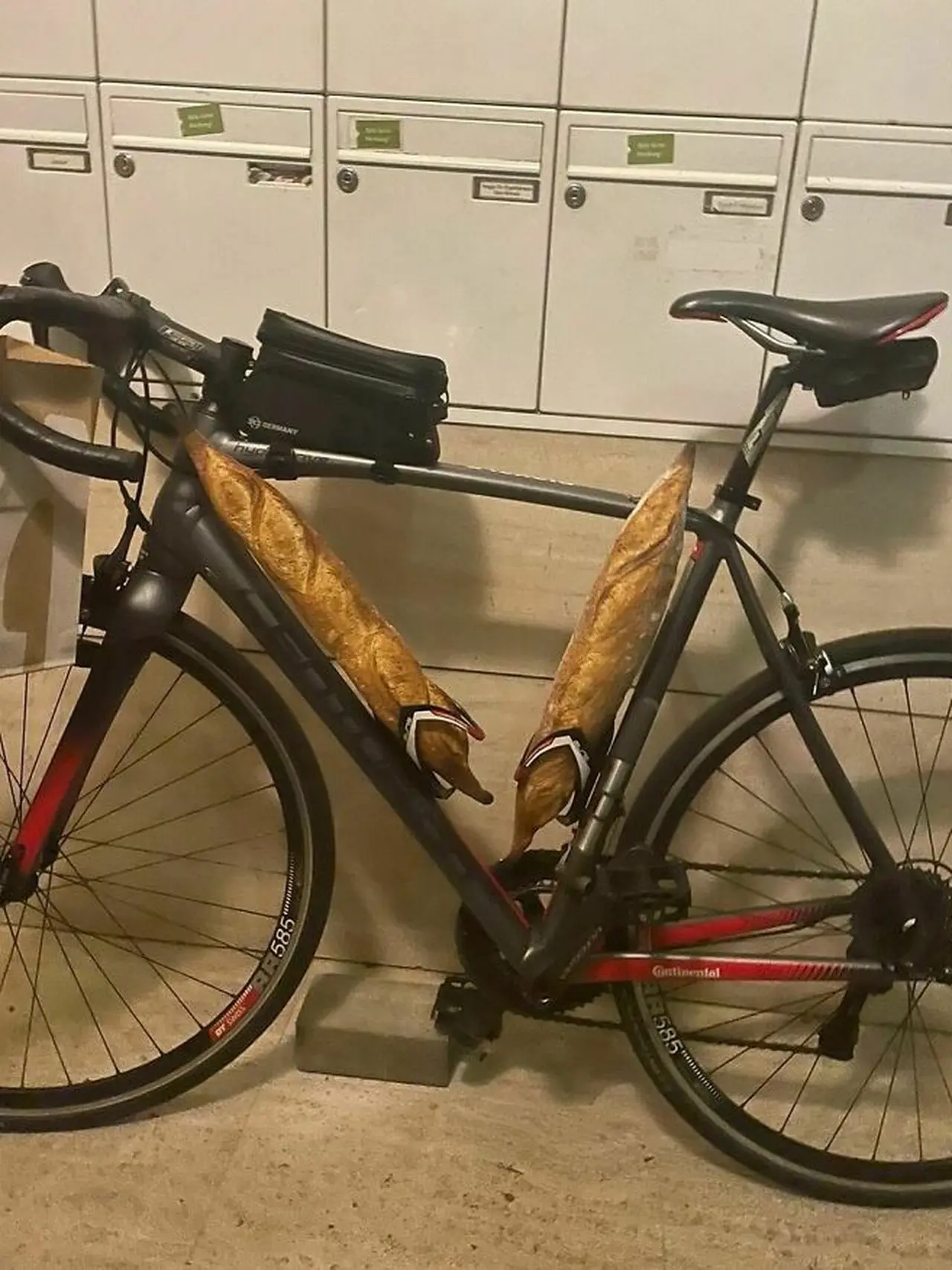 6 Potret Meme Roti Baguette ala Netizen Ini Bikin Geleng Kepala - Hot ...