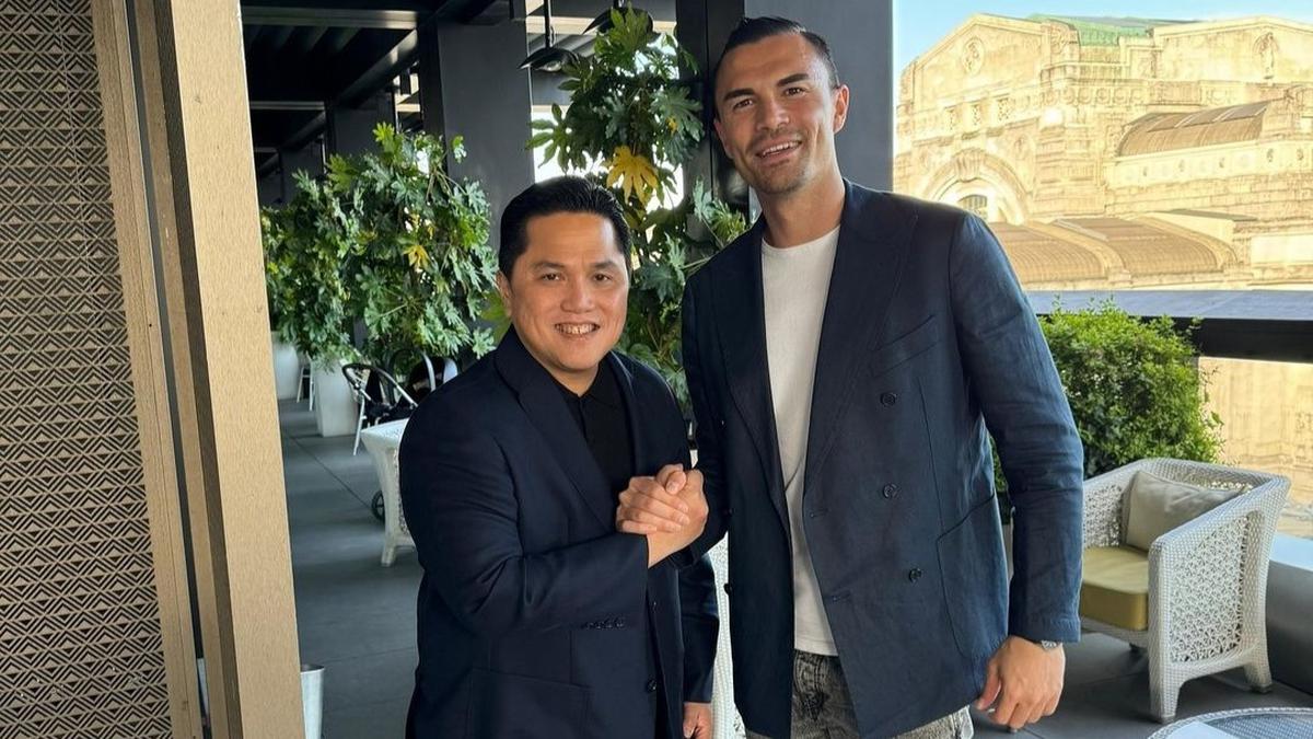 Erick Thohir Bersalaman dengan Emil Audero Mulyadi, Proses Naturalisasi ...