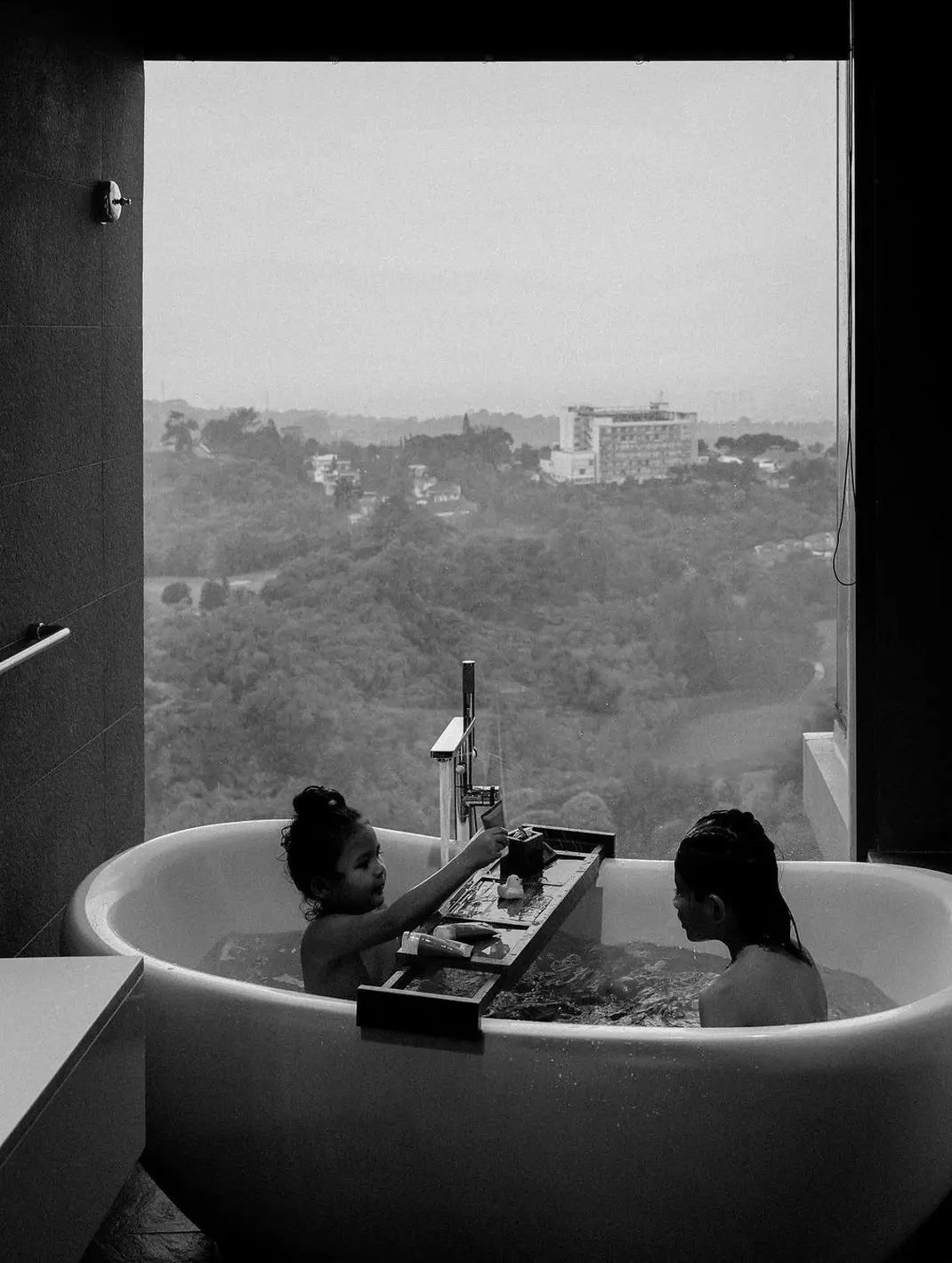 Gaya Asyik Ryan Delon Liburan Bersama Keluarga, Destinasi dengan ...