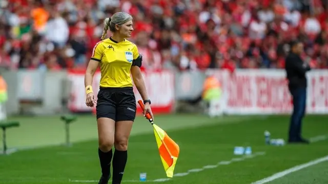Profil Neuza Ines Back, Wasit Perempuan Amerika Latin Pertama yang ...