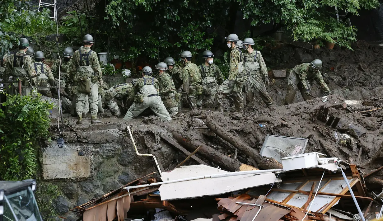 FOTO: Operasi Pencarian Korban Tanah Longsor di Atami Terus Dilakukan ...