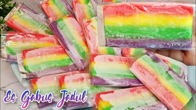 Cara Membuat Es Gabus Pelangi, Jajanan Tradisional Berwarna-warni