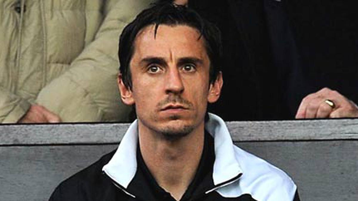Gary Neville di Ambang Pensiun
