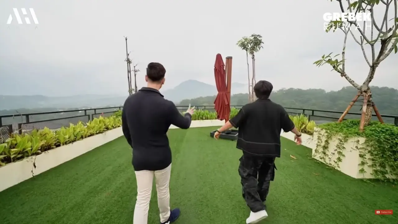 14 Potret Rumah Baru Verrell Bramasta dengan View Gunung Salak ...