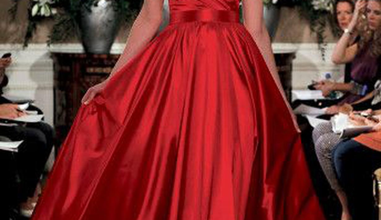 10 Foto Mewah & Megah Gaun Pengantin Nuansa Merah - Photo Fimela.com