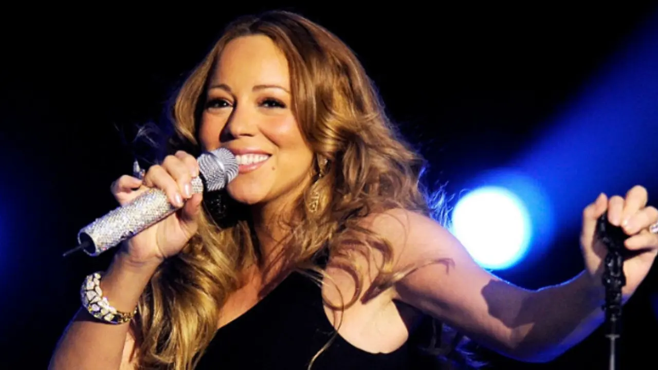 Lirik Lagu Fall in Love at Christmas - Mariah Carey, Khalid & Kirk ...