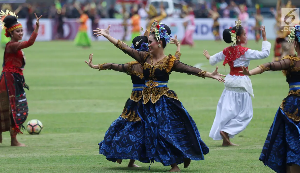 FOTO: Tarian Kolosal Warnai Pembukaan Turnamen Piala Presiden 2018 ...