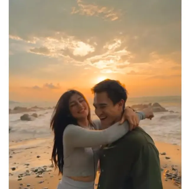 6 Potret Terbaru Adhitya Alkatiri, Foto Bareng Diduga Pacar Curi ...