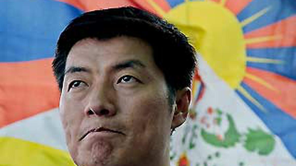 Lobsang Sangay Gantikan Dalai Lama
