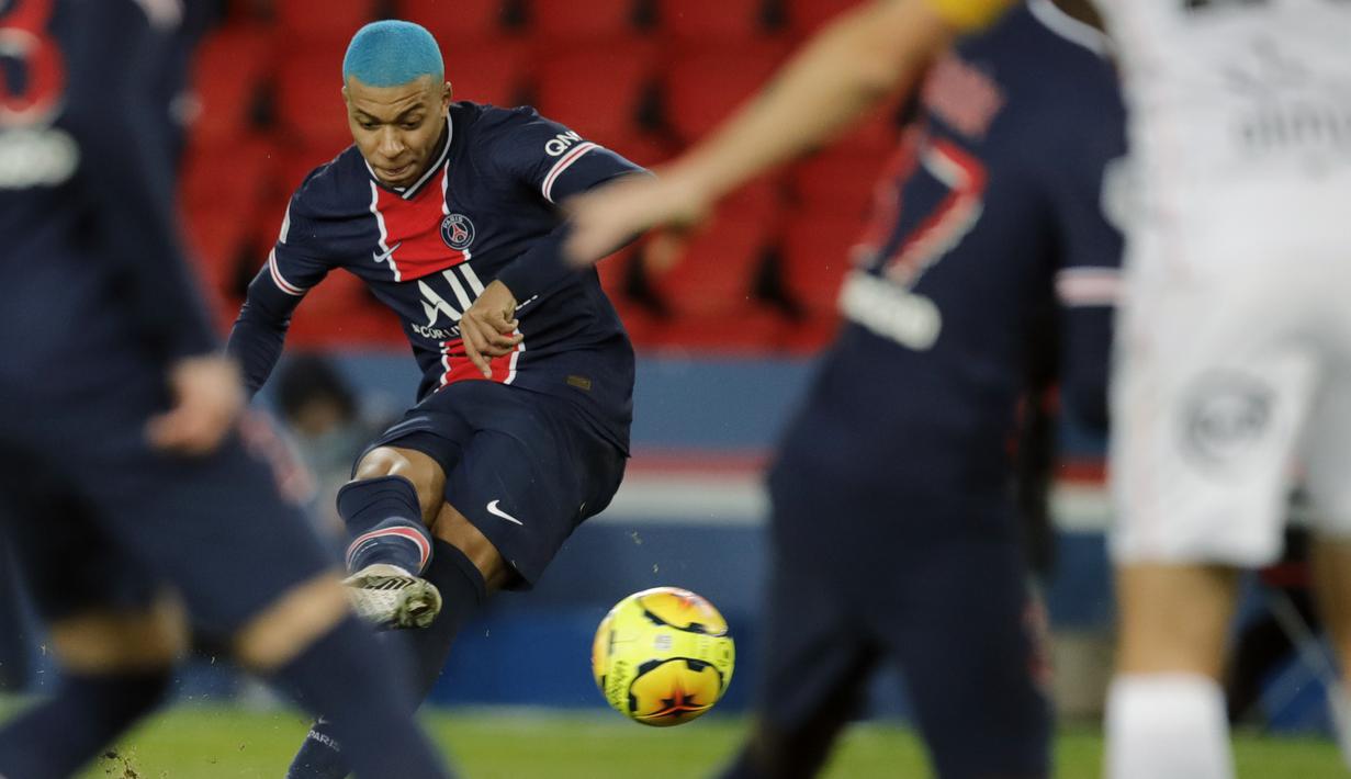 FOTO: Kylian Mbappe Tampil Nyentrik Dengan Rambut di Cat Biru