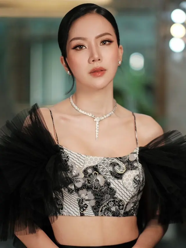 Netizen Sebut Gayung Lope Pink Lewat, 7 Potret Agnes Jennifer Tampil ...