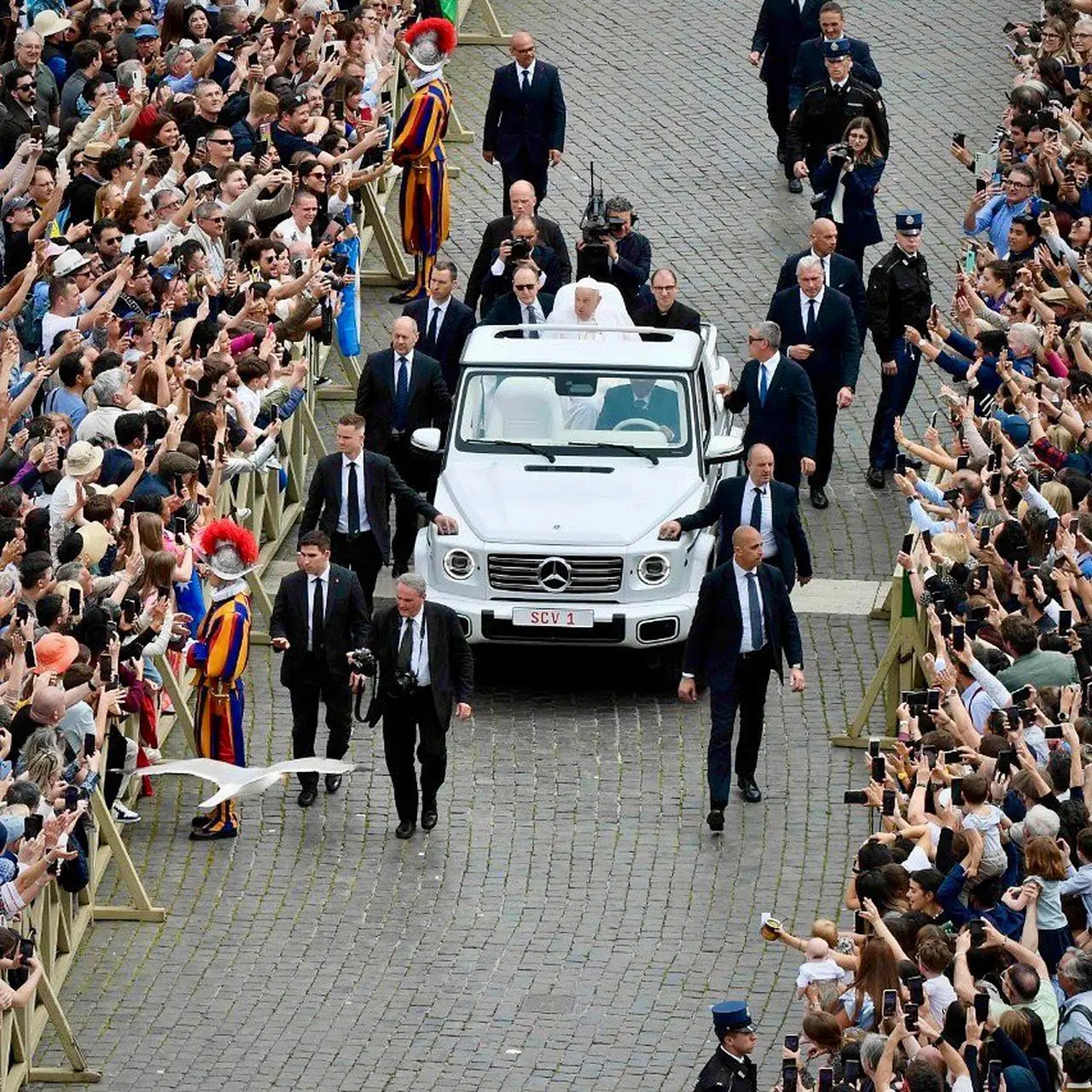 Momen Kenangan Paus Fransiskus saat Isi Misa Paskah 2025 di Vatikan ...