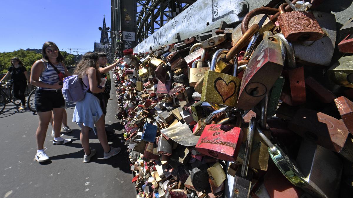 FOTO: Uniknya Gembok Cinta di Cologne, Jerman - Foto Liputan6.com