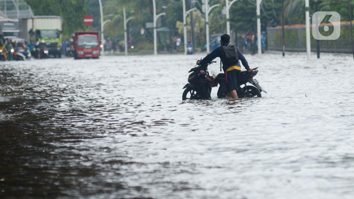 Motor Terendam Banjir, Jangan Lupa Lakukan Pembilasan Oli Mesin - Otomotif Liputan6.com