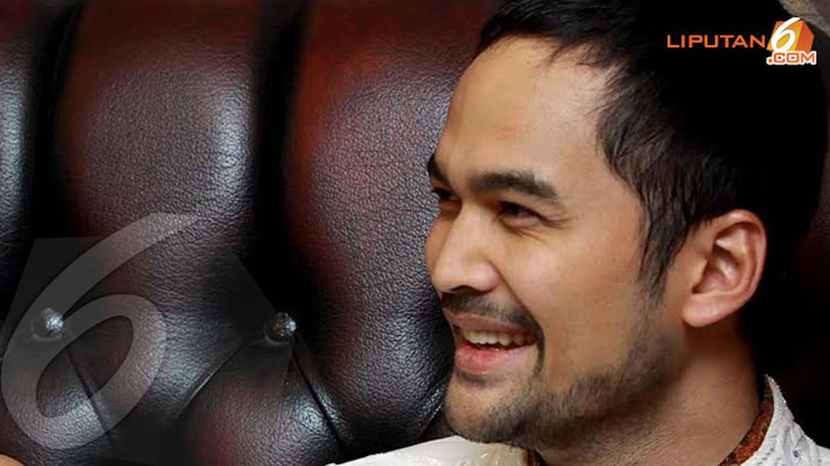 Teuku Wisnu Mendongeng untuk Anak-anak Korban Banjir