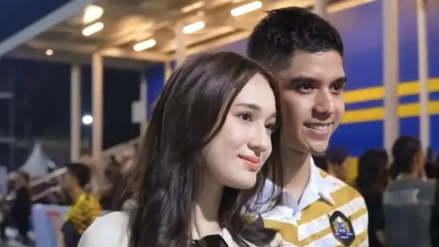 Jalan Bareng Al Ghazali di Mal, Gaya Pacaran dan Pakaian Laura Moane ...