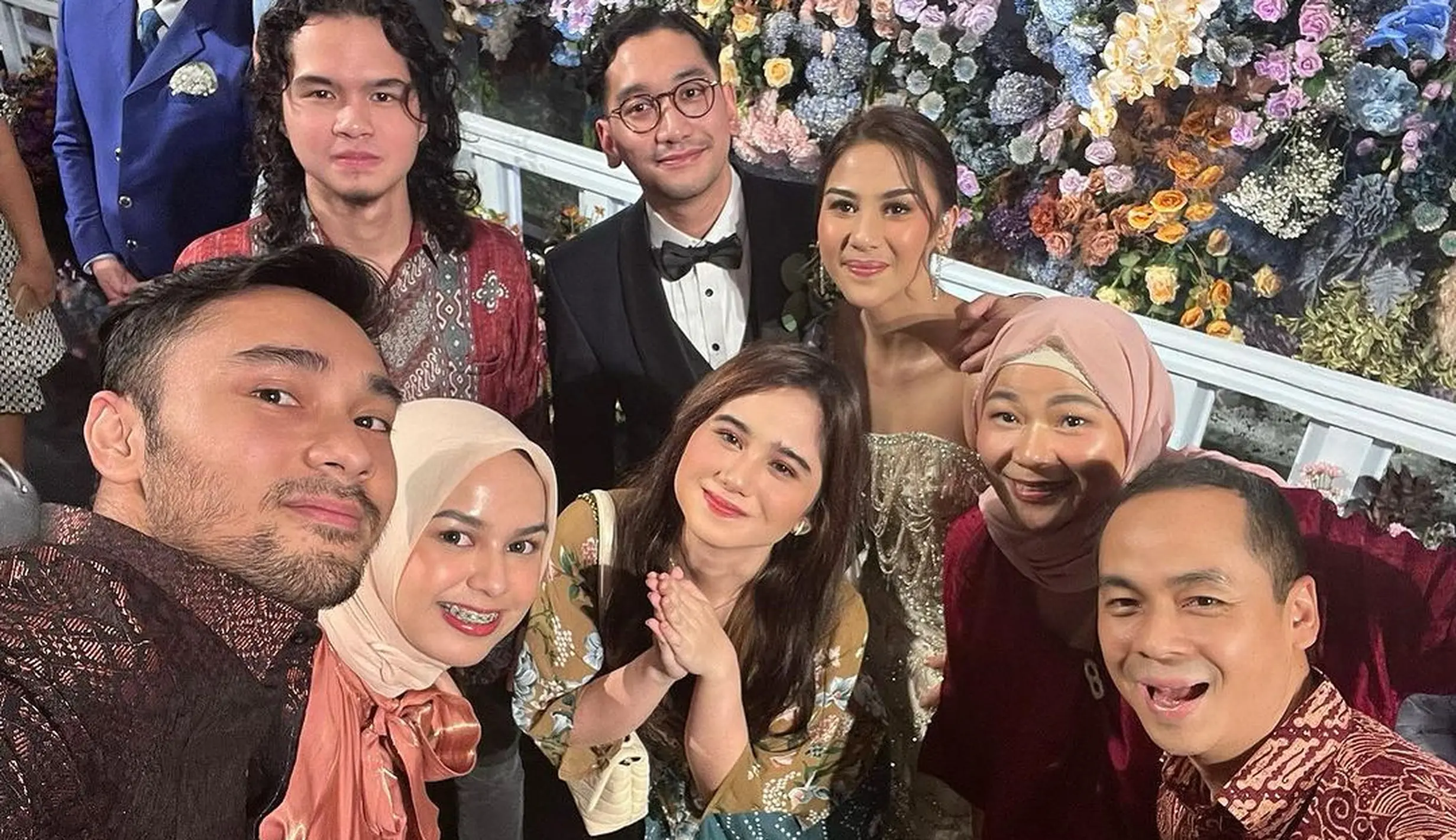 8 Gaya Artis di Acara Pernikahan Adinda Thomas, dari Tissa Biani, Sophia Latjuba, hingga Sheila ...