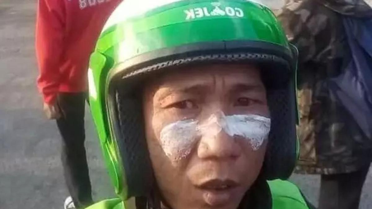 10 Potret Kocak Driver Ojek Online saat Selfie, Kelakuannya Bikin Ketawa! - Motor Otosia.com
