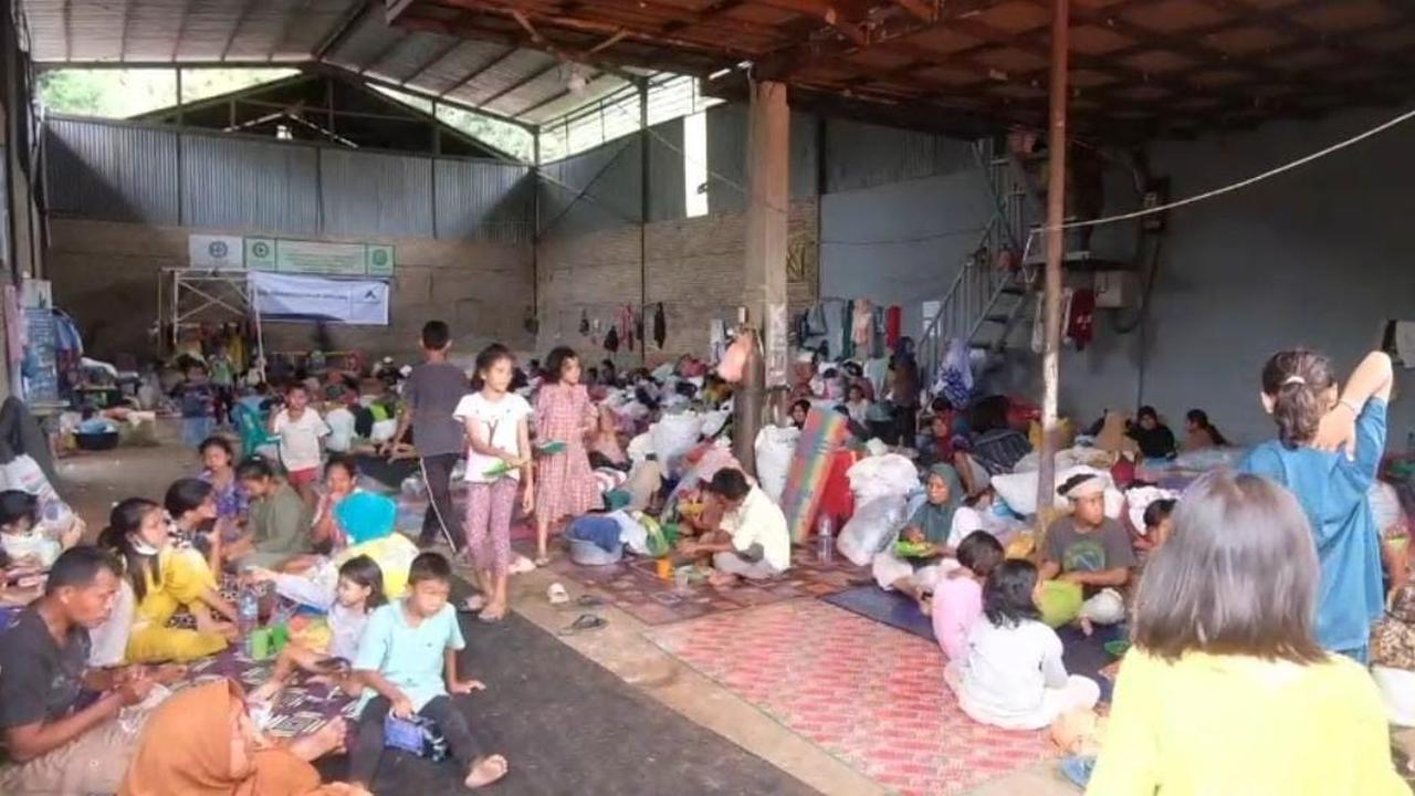 13 Hari di Pengungsian, Korban Banjir Tapsel Mulai Dihantam ISPA dan ...