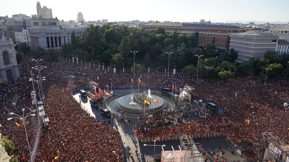 Foto: Sambutan Meriah Warga Spanyol saat Parade Kemenangan Euro 2024