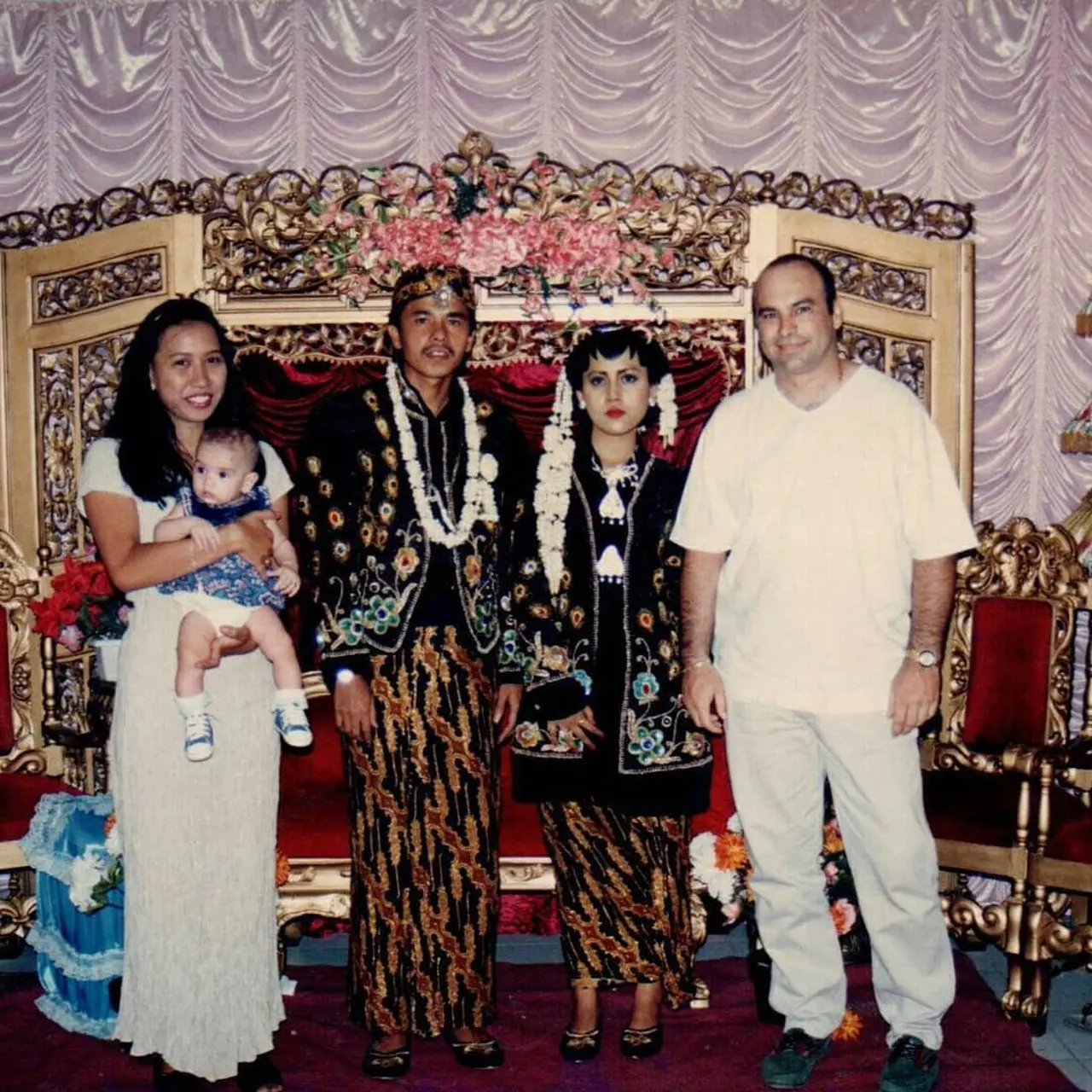 6 Potret Lawas Orang Tua Irish Bella, Foto Pernikahan Tahun 1994 Penuh ...