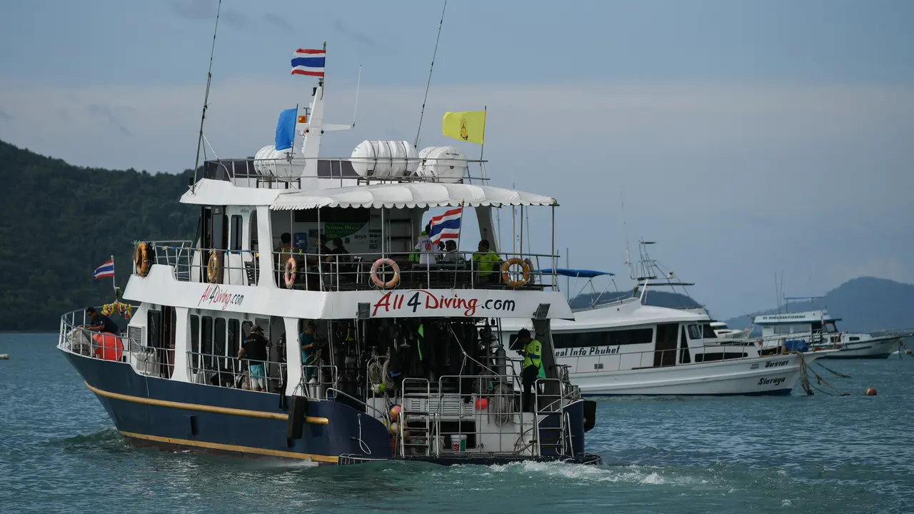 Insiden Kapal Tenggelam di Phuket Thailand, Keluarga Menanti Hasil ...