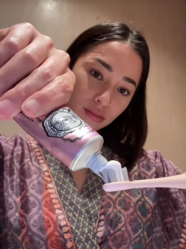 Nikita Willy Sikat Gigi Pakai Odol Premium Italia Seharga Rp300 Ribu ...