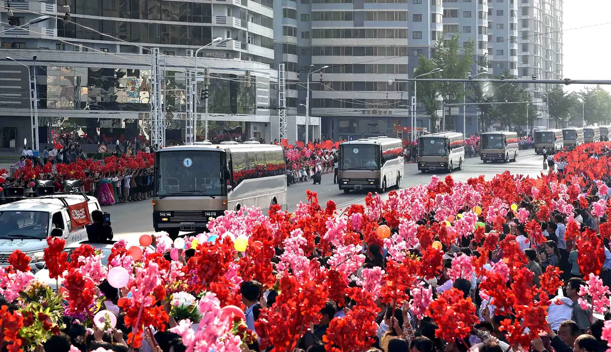 Warga Korea Utara Sambut Para Teknisi Rudal Balistik - Foto Liputan6.com
