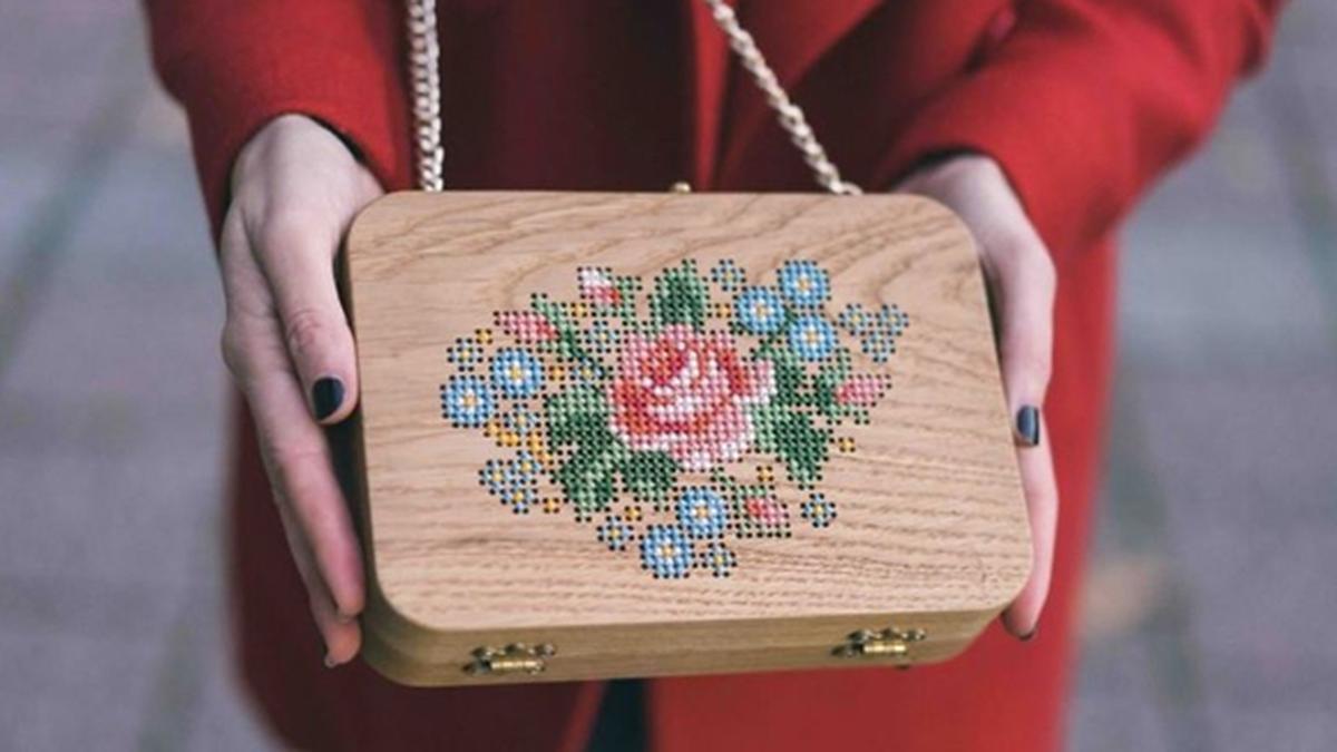 Tas Kayu Cantik Ini Bikin Penasaran dan Mupeng Deh - Photo Fimela.com