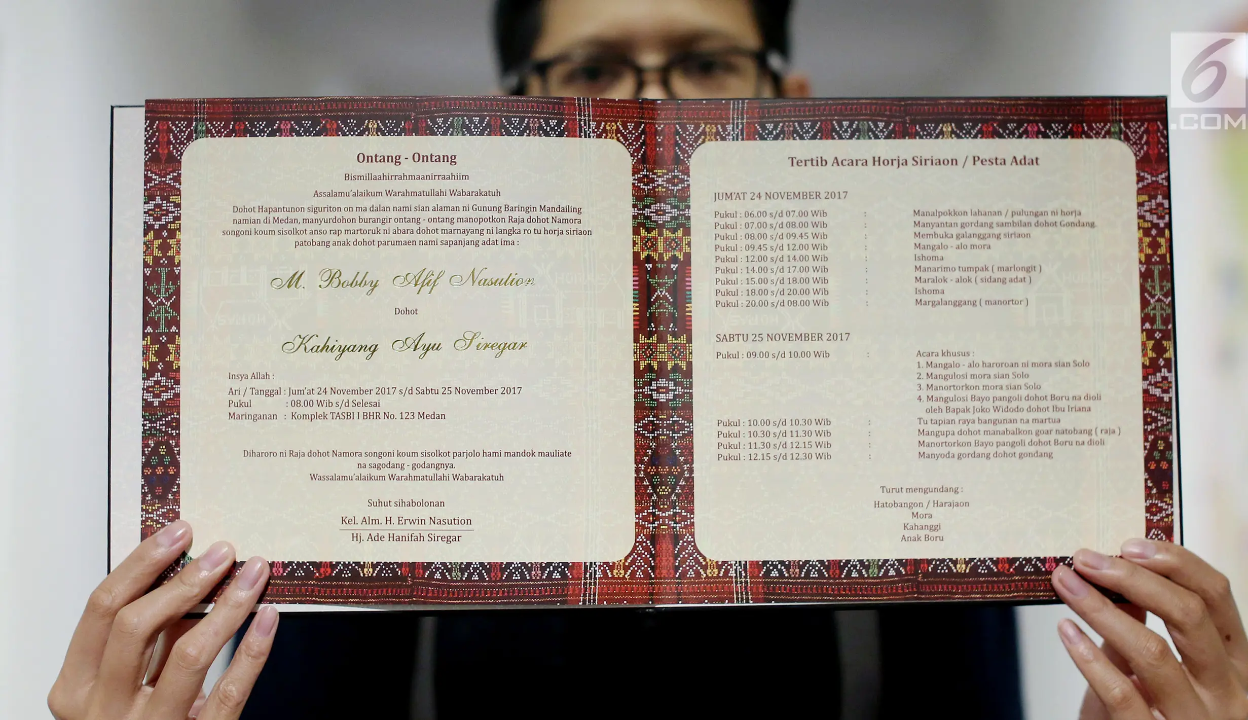PHOTO: Berhias Ulos Spesial, Ini Detail Undangan Ngunduh Mantu Bobby ...