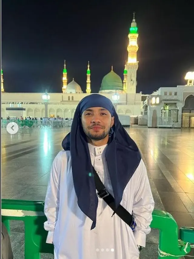 6 Potret Refal Hady Umrah di Bulan Syawal: Bersyukur Bisa Pergi Bareng ...