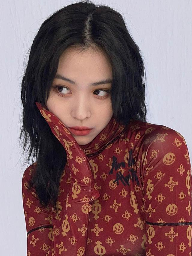 5 Inspirasi Model Rambut Sebahu Terkece Ala Selebriti Populer, Ada IU ...