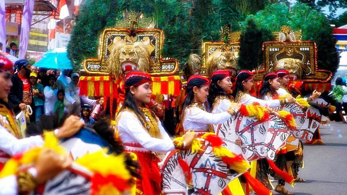 Pertunjukan Kuda Gipang, Kuda Lumping ala Kalimantan Selatan - Regional ...