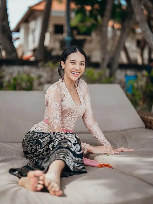 10 Potret Cantik Anya Geraldine Menjelma Jadi Gadis Bali - Entertainment Fimela.com