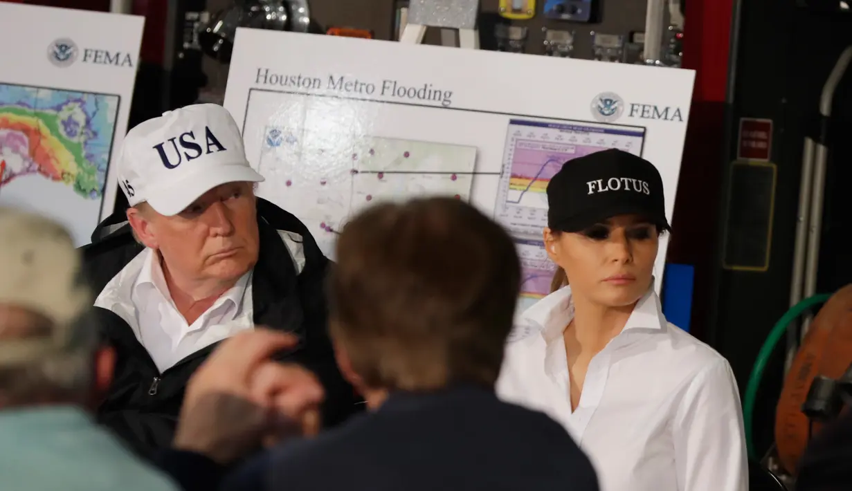 PHOTO: Trump Pantau Lokasi Badai Harvey di Texas - Foto Liputan6.com
