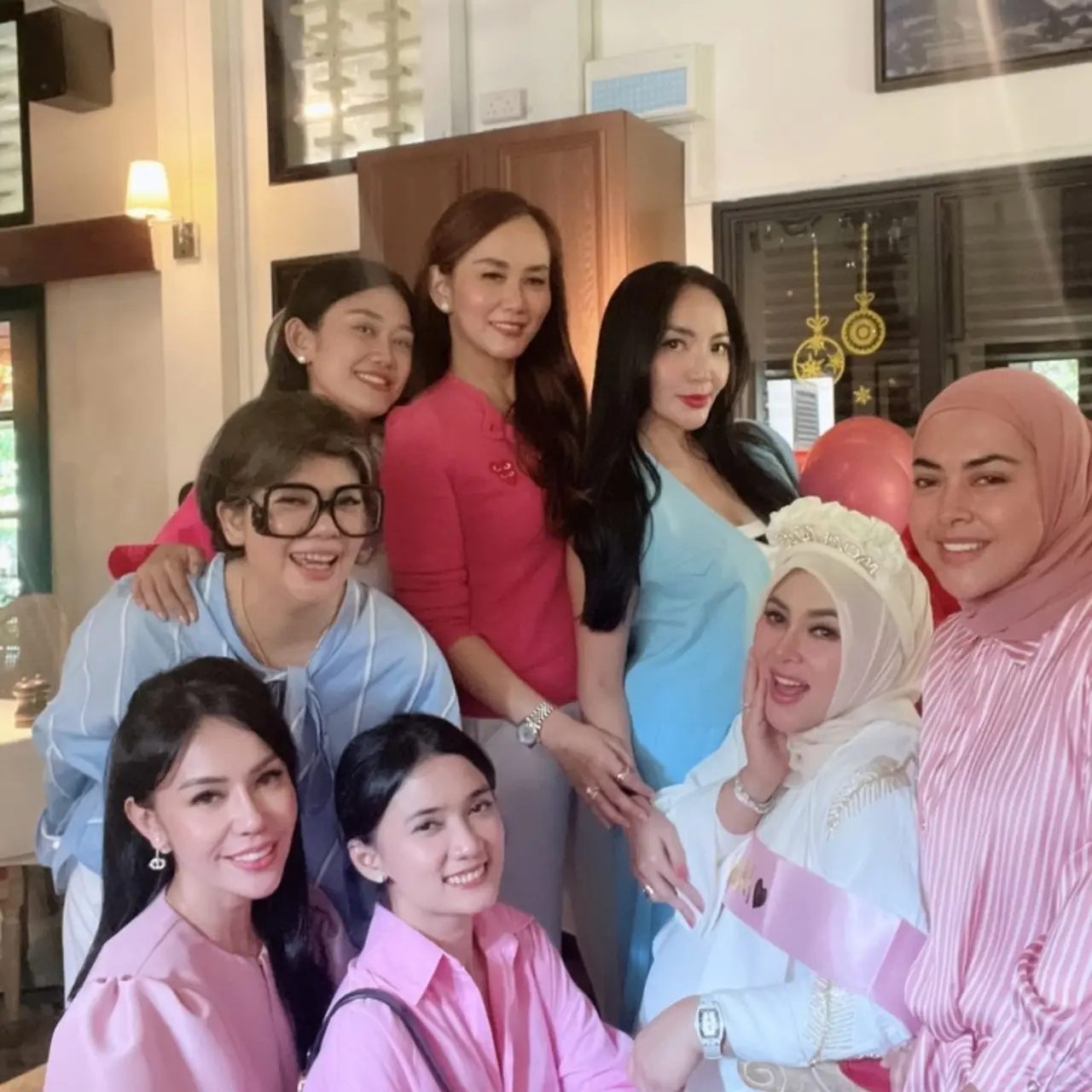 7 Potret Baby Shower Syahrini Jelang Lahiran, Ungkap Jenis Kelamin Anak ...