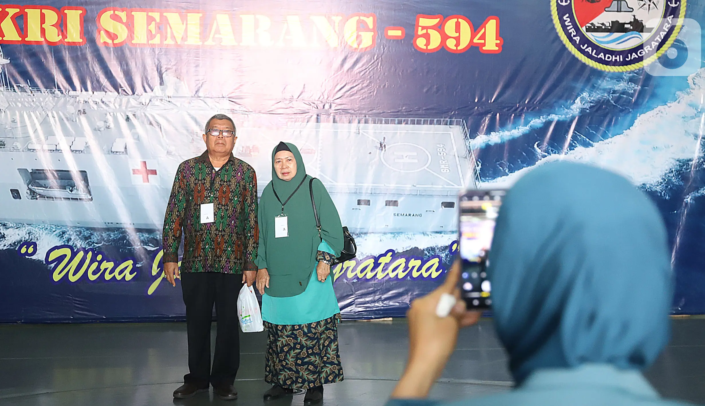 FOTO: Keluarga Tabur Bunga di Peringatan Satu Tahun Jatuhnya Lion Air ...