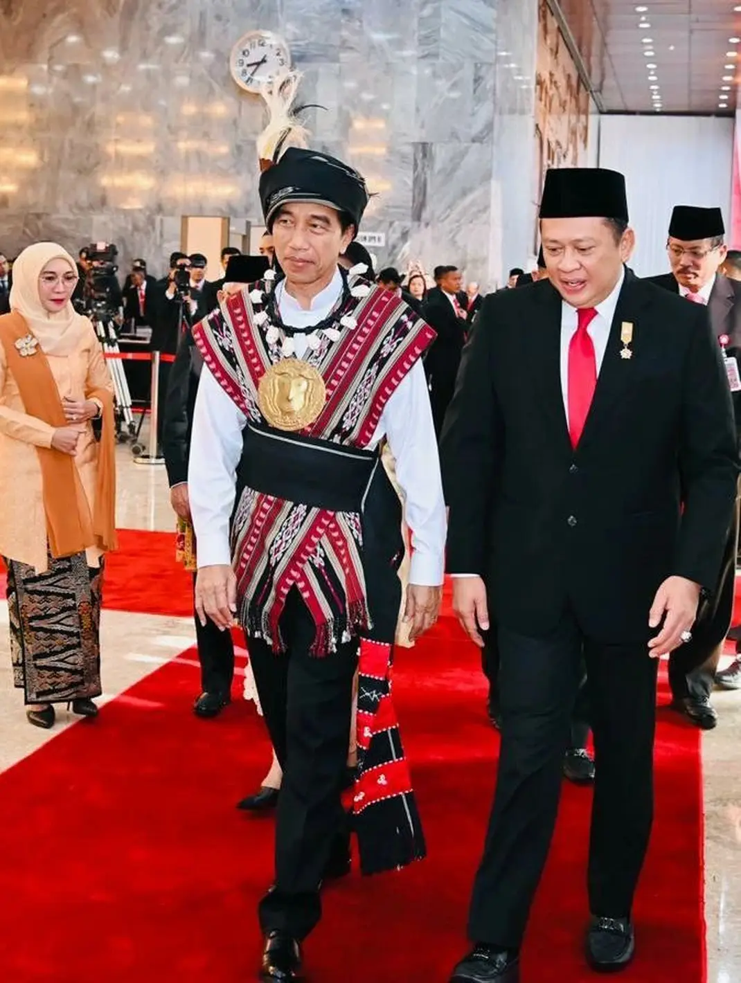 10 Gaya Pejabat Pakai Baju Adat di Sidang Tahunan MPR 2023, Jokowi, Puan Maharani hingga Retno ...