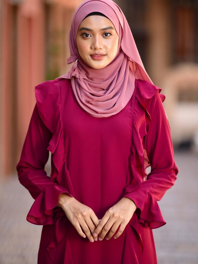 11 Model Dress Panjang Elegan Kombinasi Pashmina Muslimah Terbaru 2025