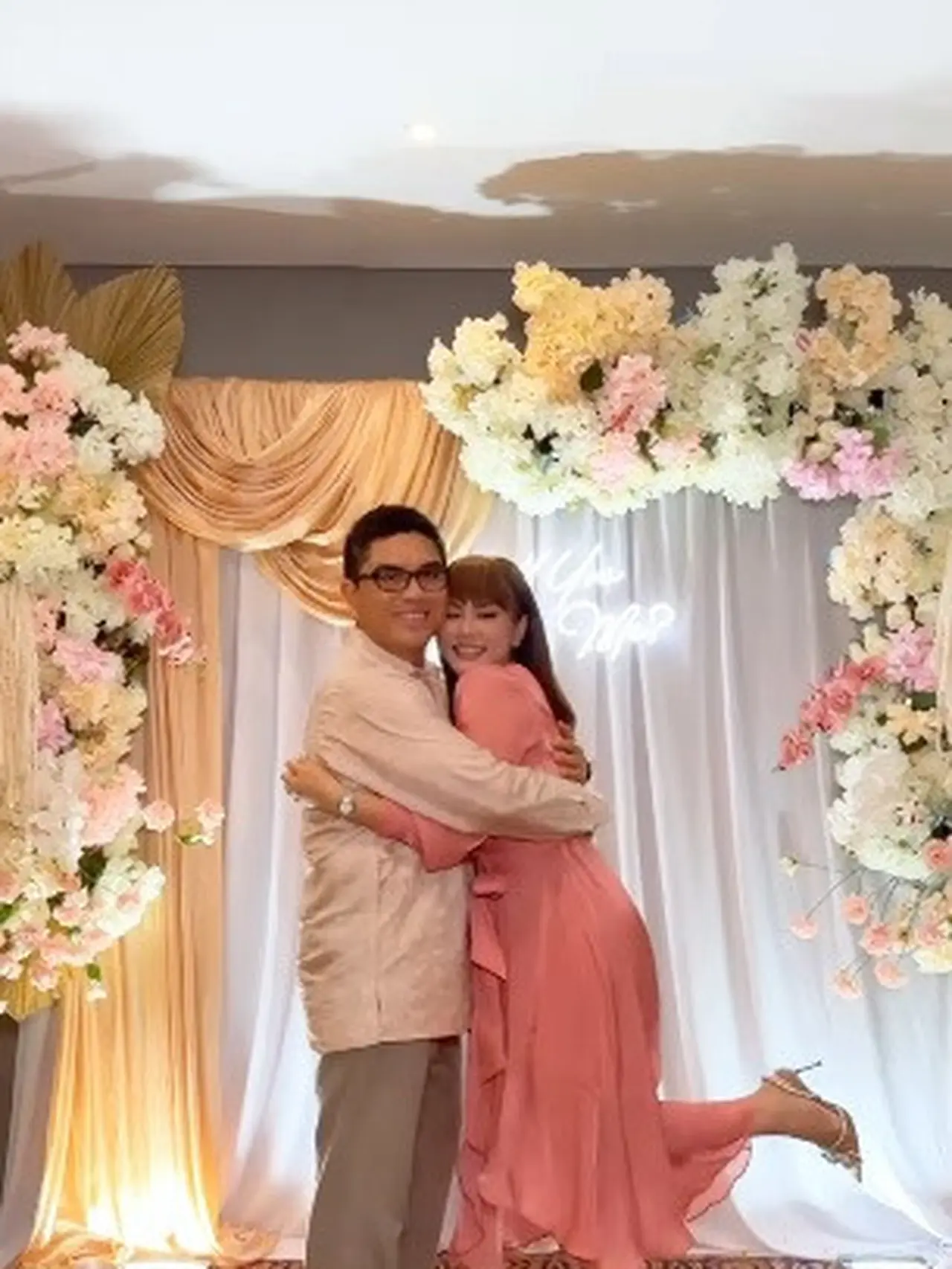 7 Potret Anita Hara dan Jeson Siregar Saat Pacaran, Nikah Lagi di Usia 44 Tahun - Hot Liputan6.com