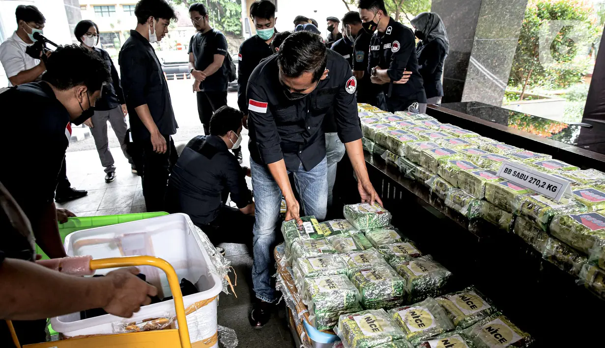 Polri Ungkap Kasus Penyelundupan Narkoba Asal Malaysia, 7 Tersangka Ditangkap - Foto Liputan6.com