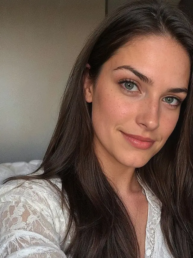 Kenza Layli Menangkan Gelar Miss AI Pertama, Curi Perhatian dengan ...