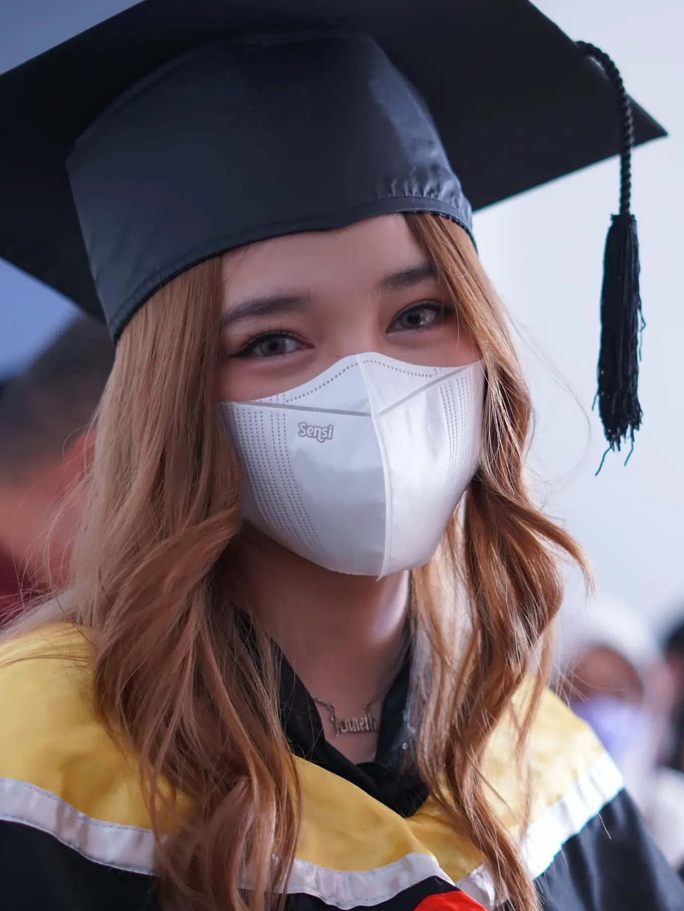 Ikuti Wisuda Kelulusan SMA, Intip Potret Cantik Anneth Delliecia dengan ...