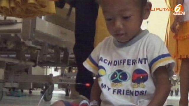 [VIDEO] Nenek Bawa Cucu Busung Lapar ke RS Hanya Bawa Rp 40.000 - Health Liputan6.com