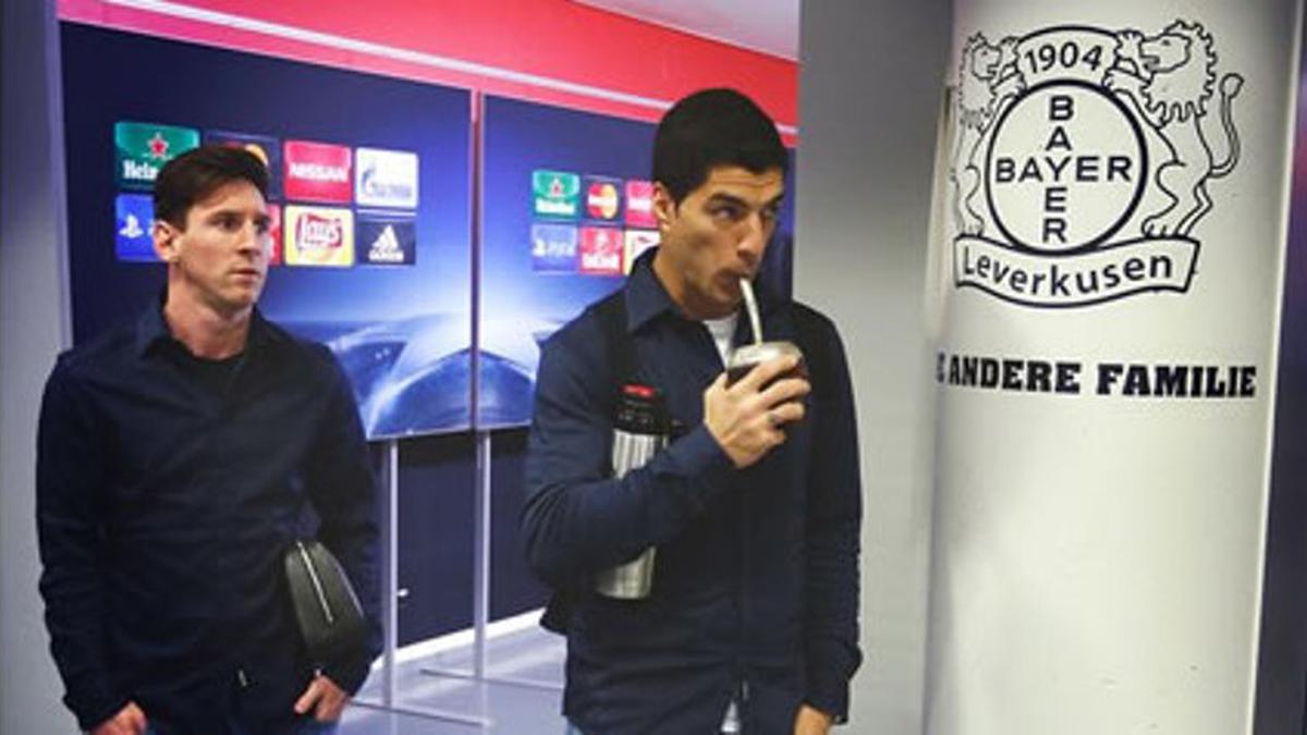 Pamer Kekompakan, Messi dan Suarez Minum Segelas Berdua - Bola Liputan6.com