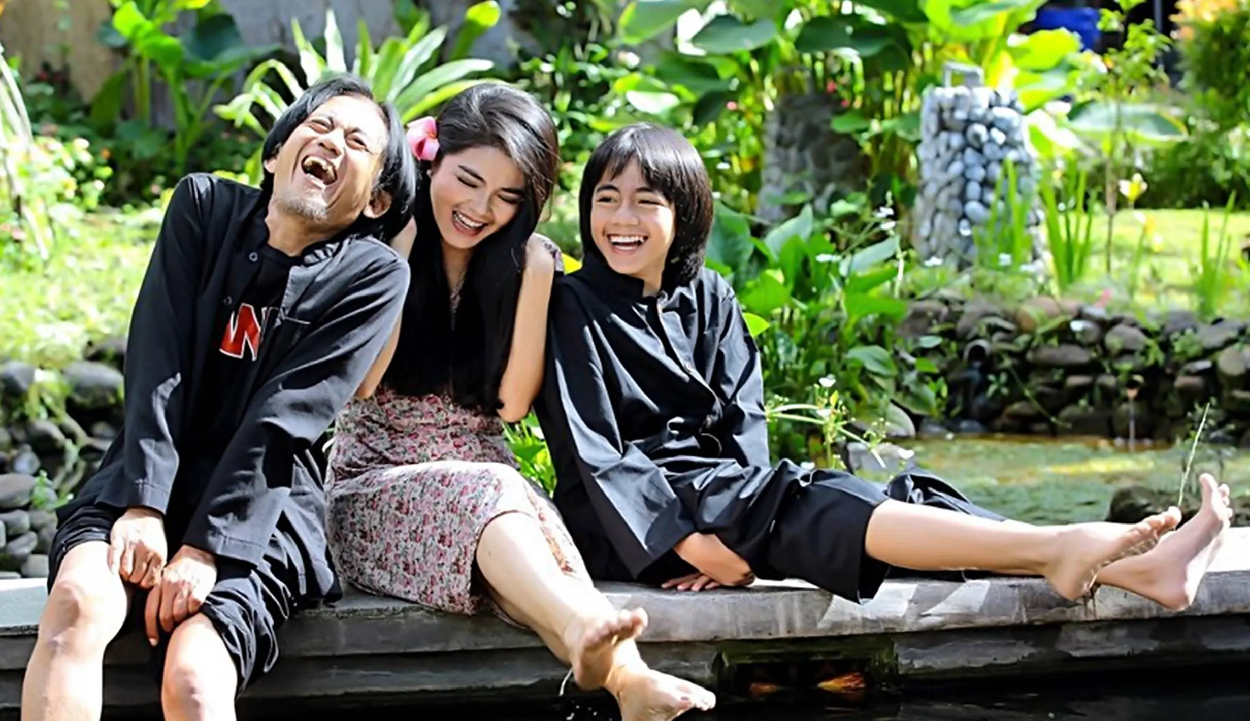 14 Tahun Menikah, Ini Potret Keluarga Epy Kusnandar dan Karina Ranau yang Harmonis - Foto ...