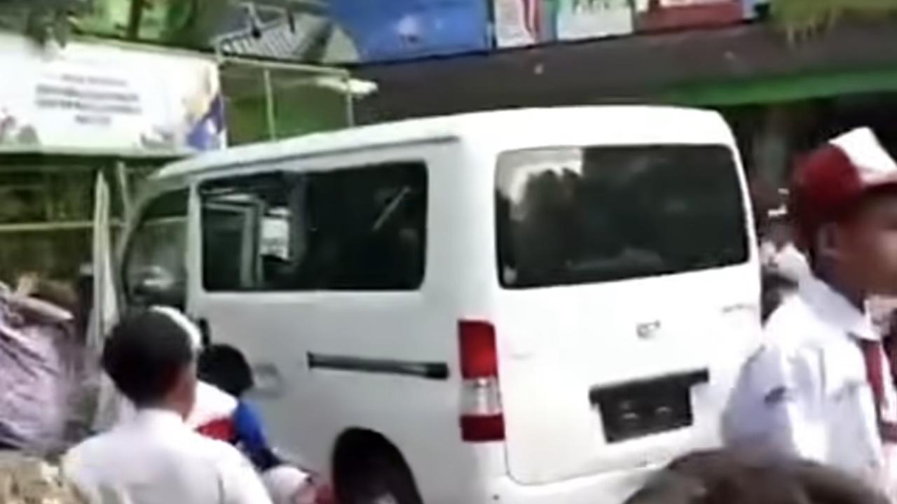 Mobil MBG Tabrak Kerumunan Siswa di SDN Kalibaru 01 Cilincing