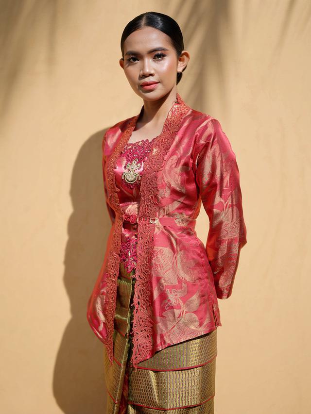 6 Model Rok Songket Dipadukan dengan Kebaya Encim, Gaya Elegan Nan Berkelas