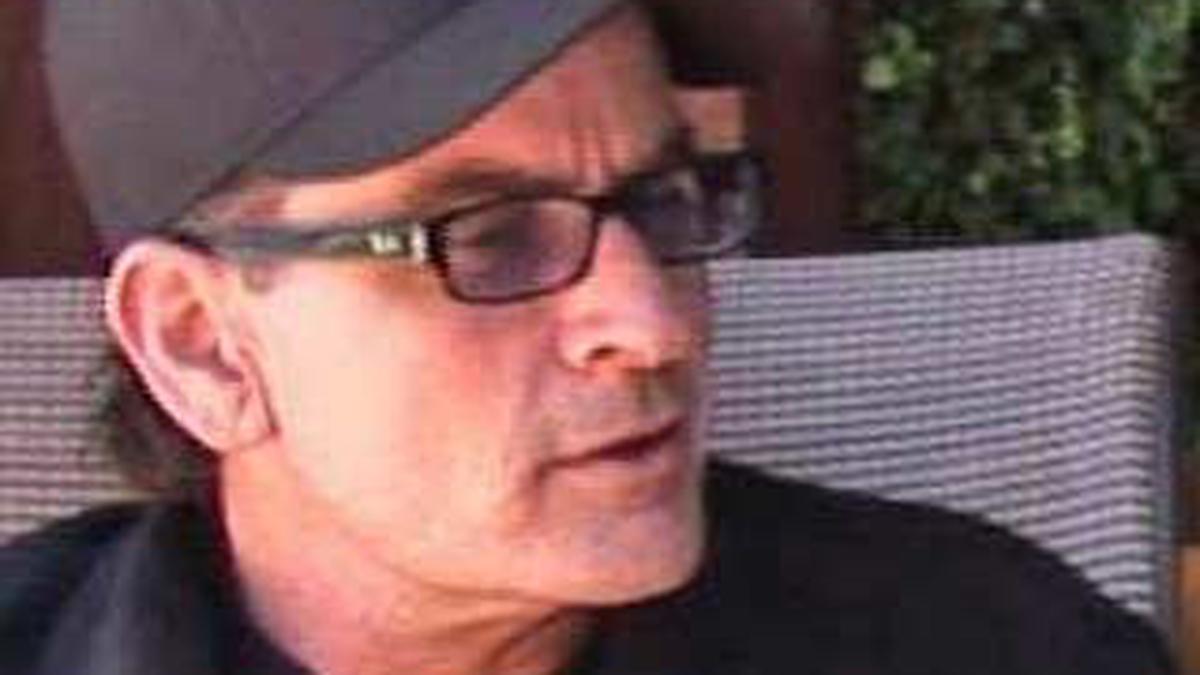 Charlie Sheen Tampil Lagi di Serial Sitkom